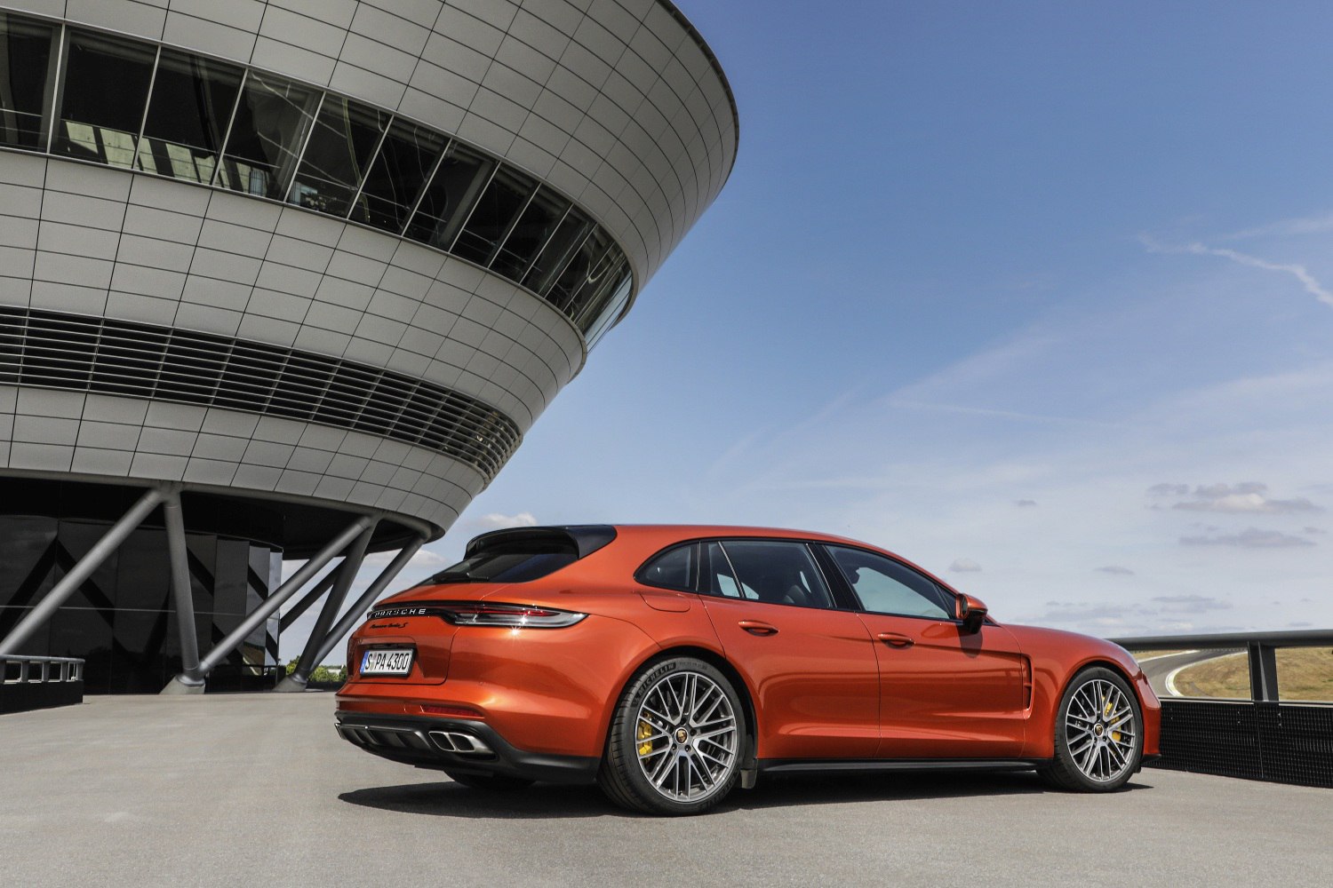Porsche Panamera technical specifications and fuel economy